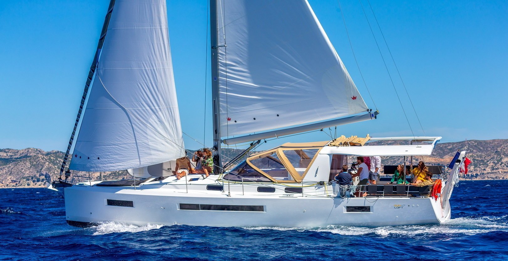 Des vacances à la voile pour 12 amis à bord du monocat Sun Loft 47 ...